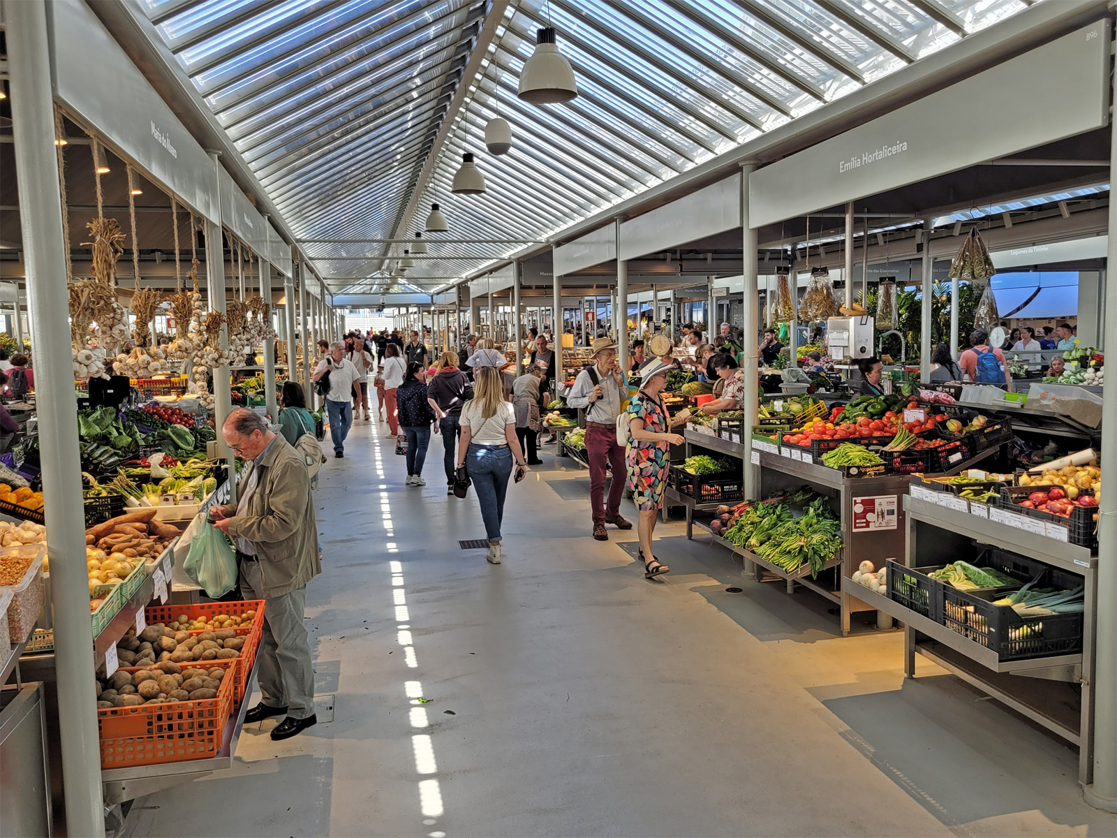 Marché de Bolhão - Mercado do Bolhão - Marchés et halles gourmandes ...