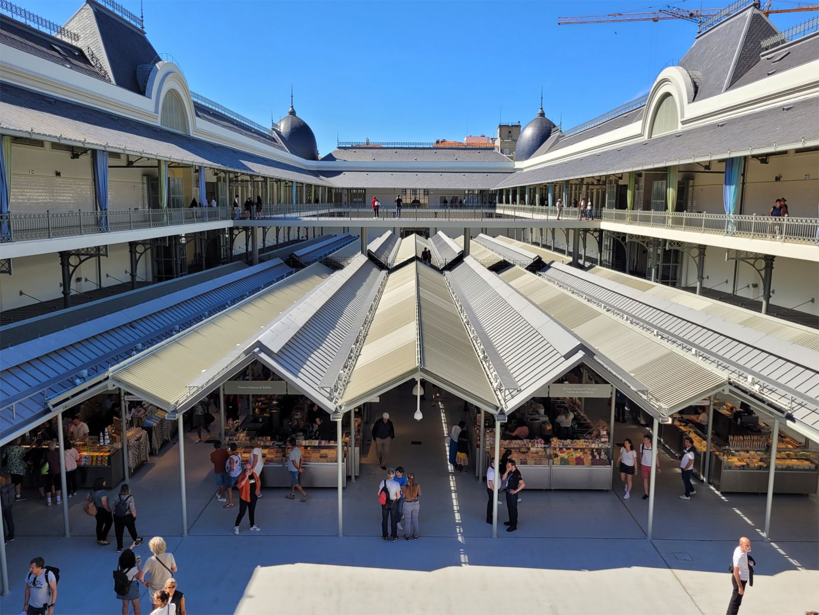 Marché de Bolhão - Mercado do Bolhão - Marchés et halles gourmandes ...